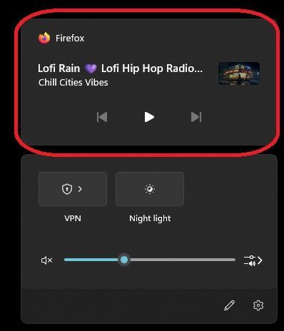 Media Player in Taskbar above Volume Control and Internet Options ...