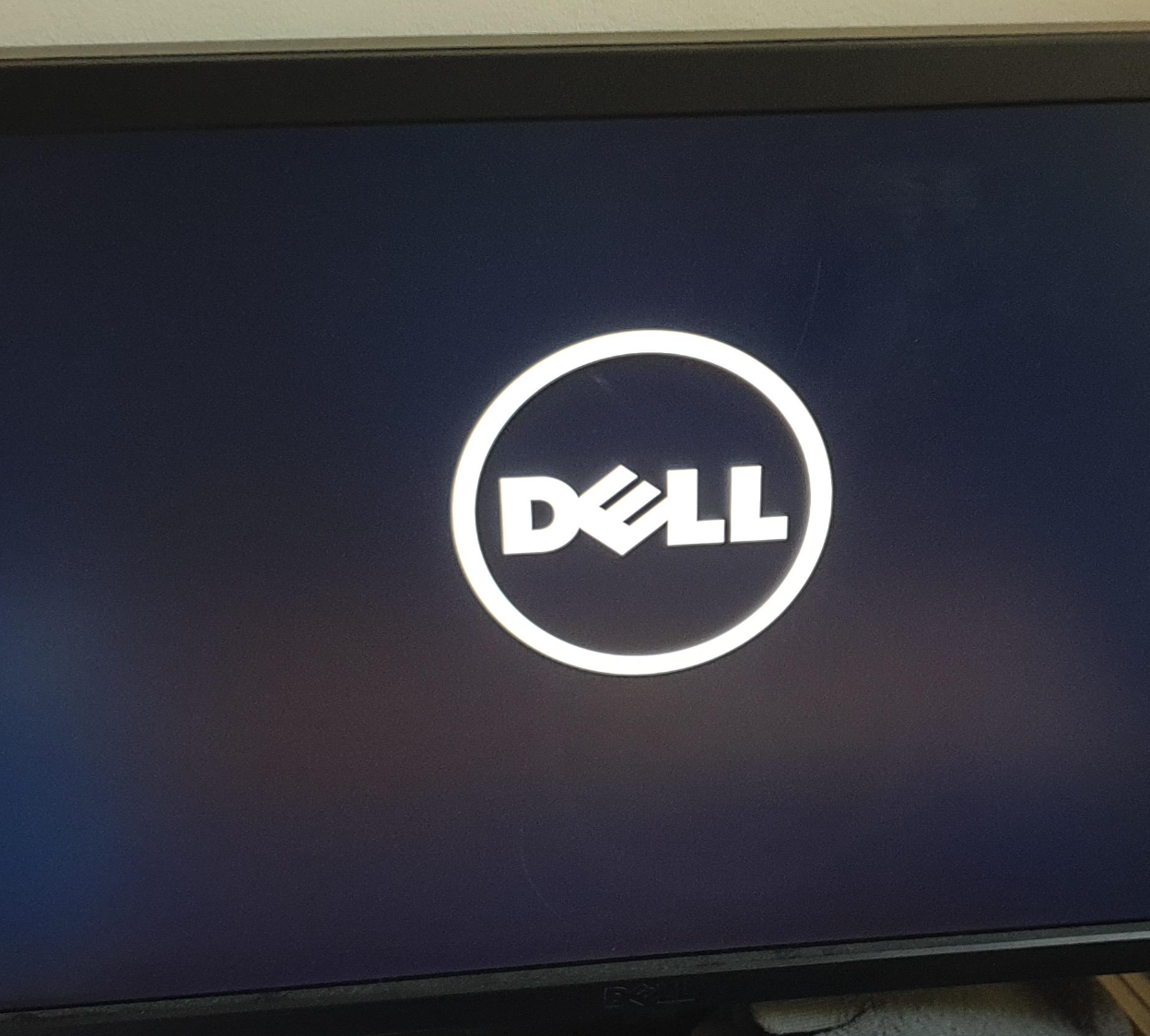 Dell PC stuck on boot screen after installing preview build | Microsoft ...