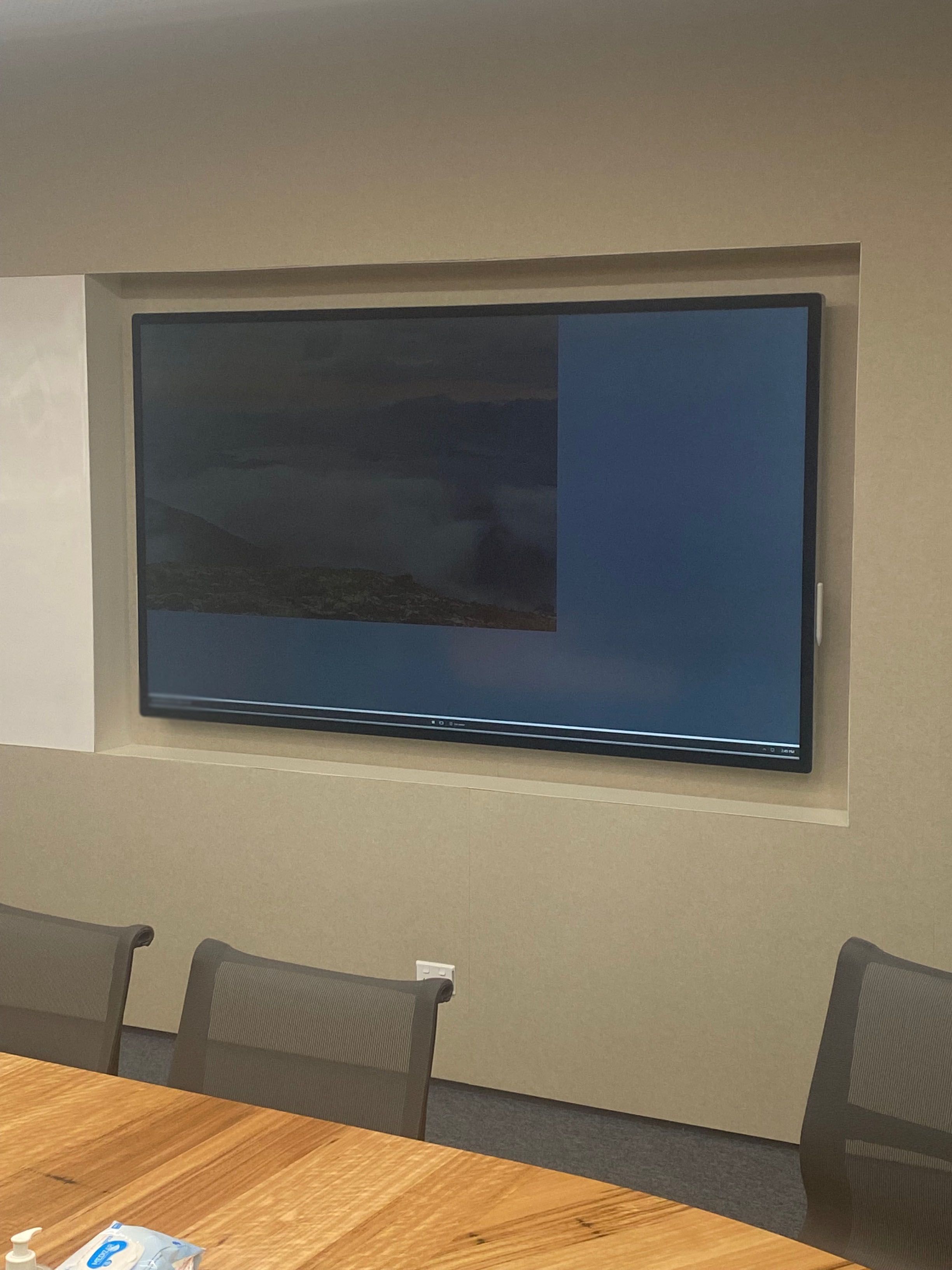 Display Issues with Surface Hub 2S | Microsoft Community Hub